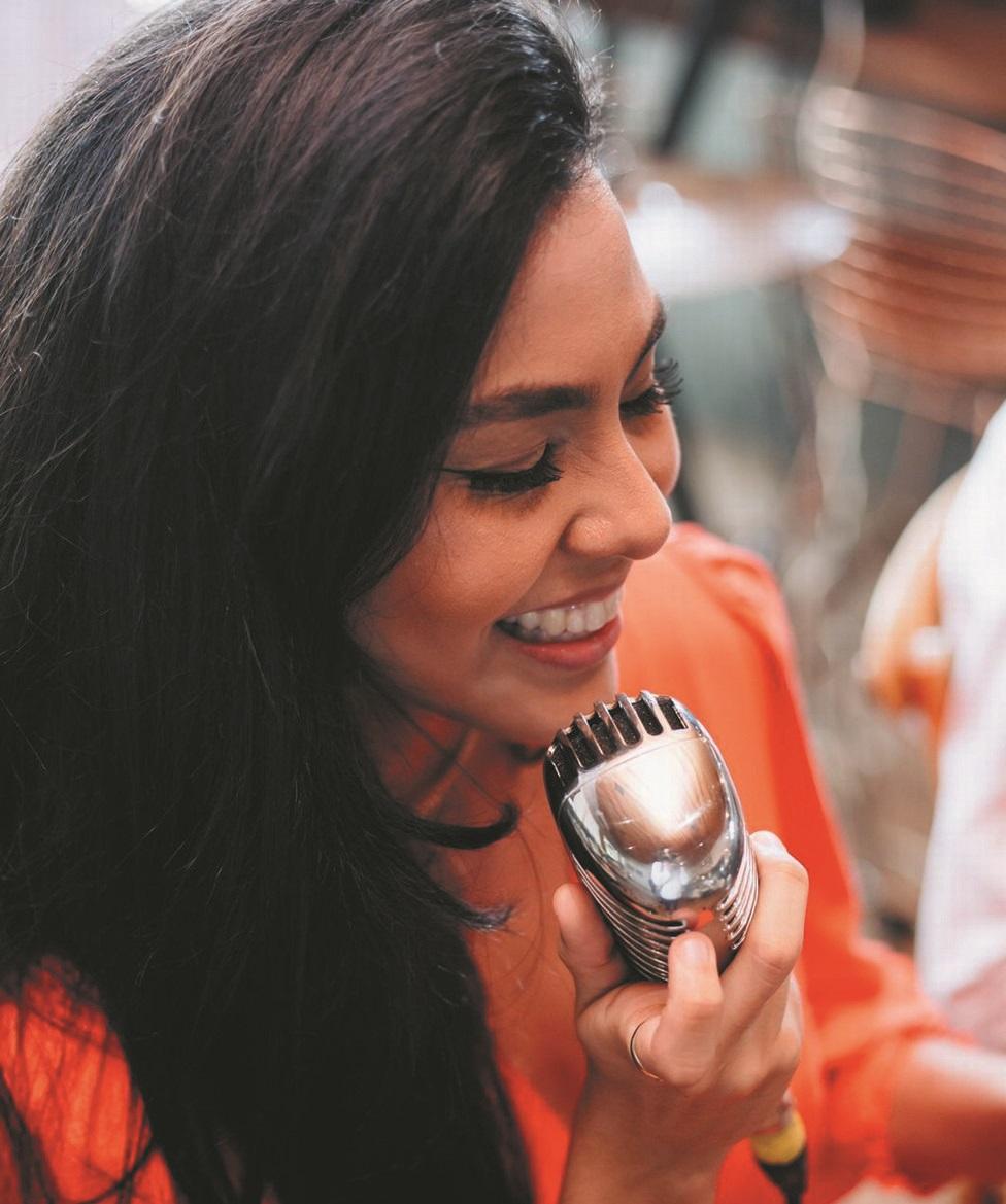 Marcela Borges é elogiada pelo público ao interpretar clássicos da MPB ...